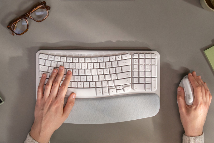 Logitech Wave Keys Wireless Ergonomic Keyboard - Graphite – Computer Lounge